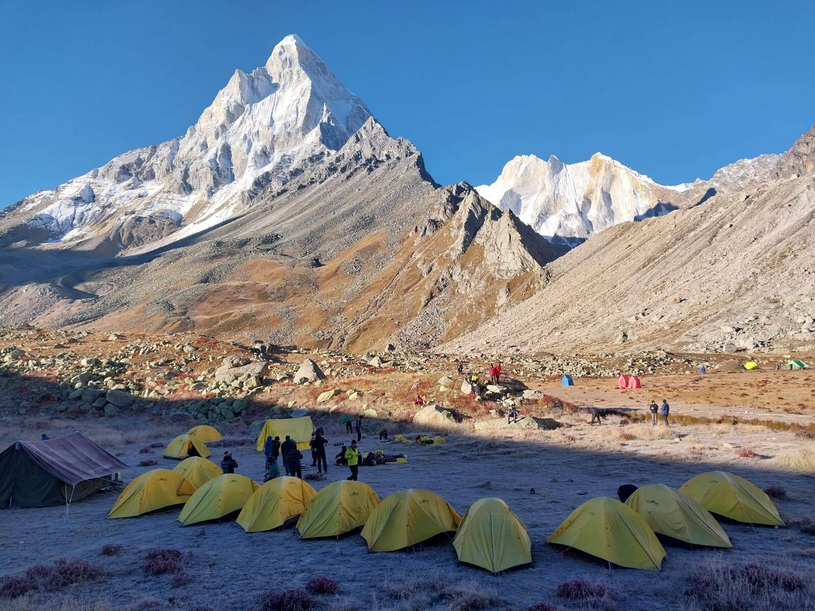 Trekkers witness jaw-dropping mountain views from Gaumukh Tapovan trek