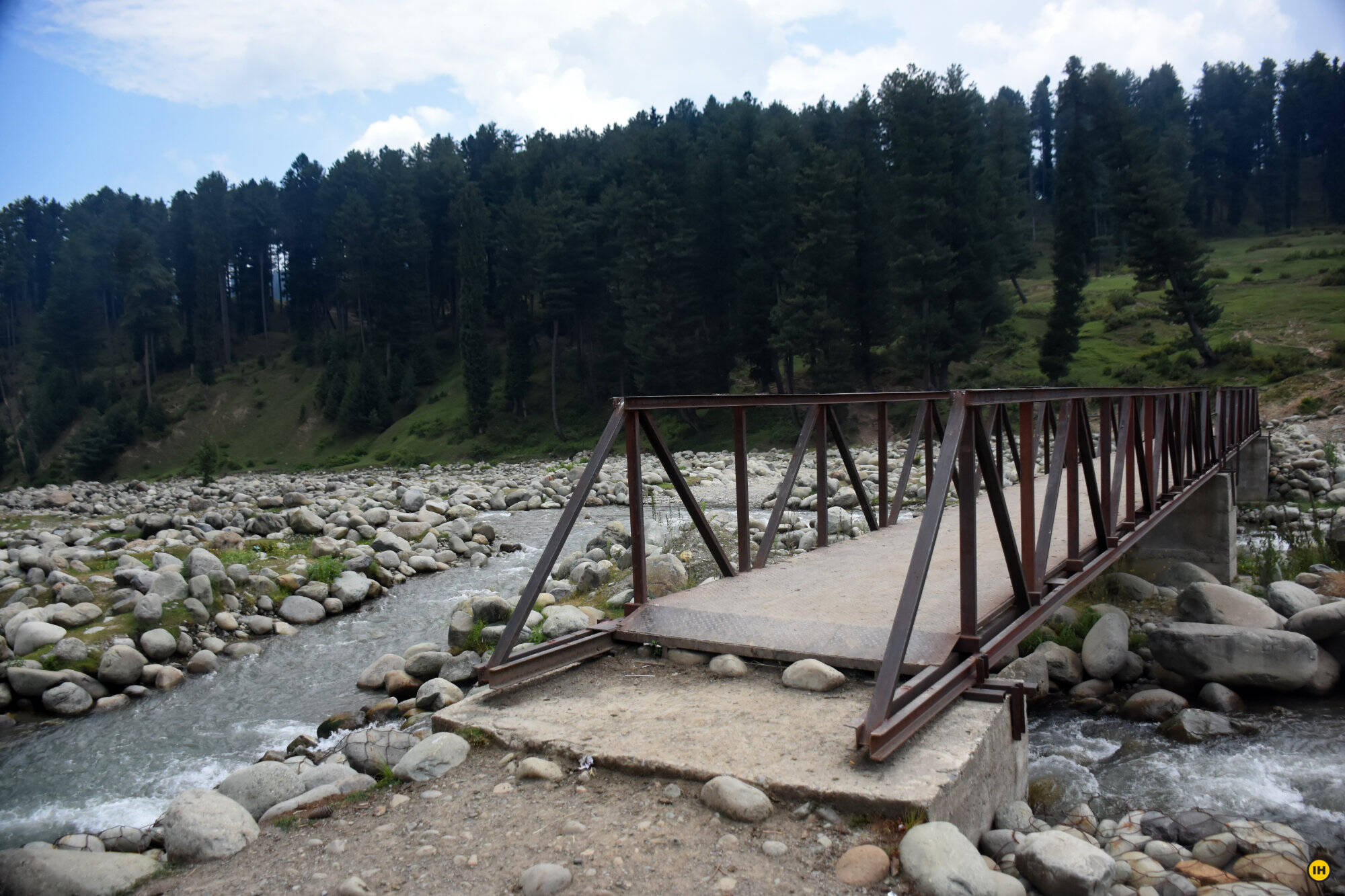 Doodhpathri Trek