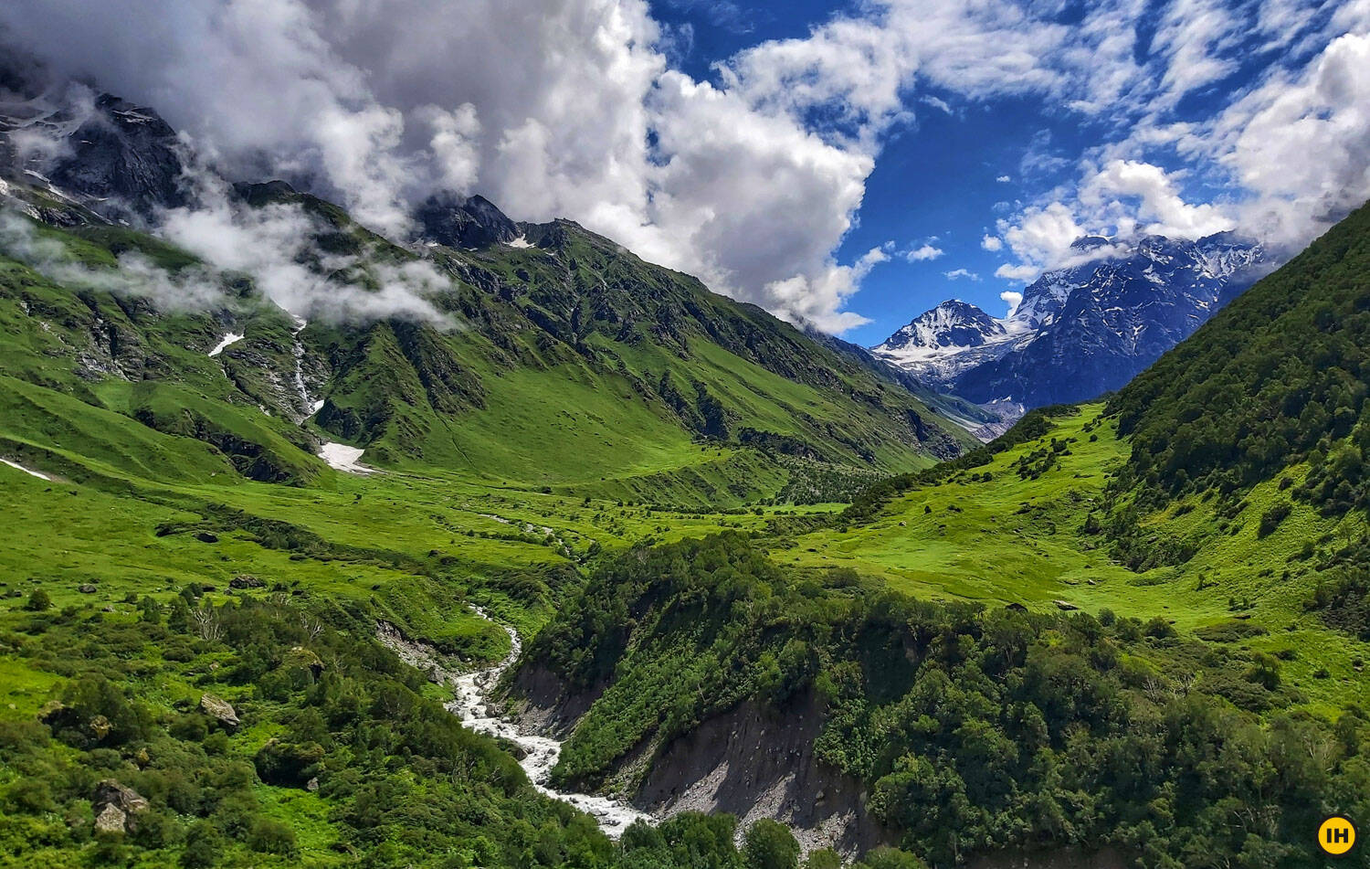 12 Rare Photos of Himalayan Monsoon Treks