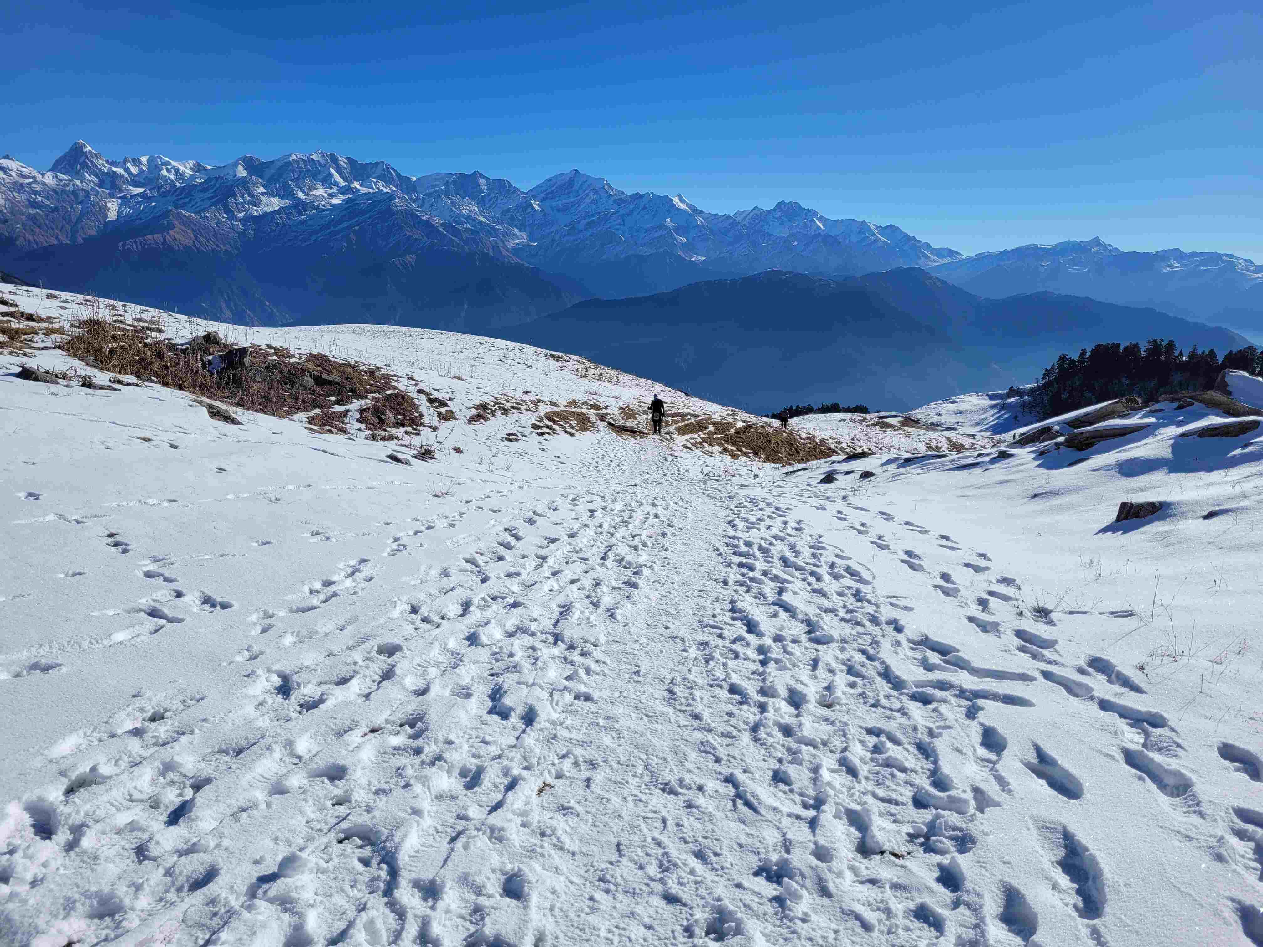 Dayara Bugyal Covered in Snow, Temperatures Drop to -10°C