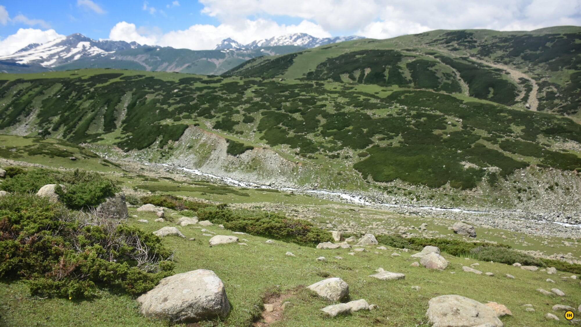 Doodhpathri Trek